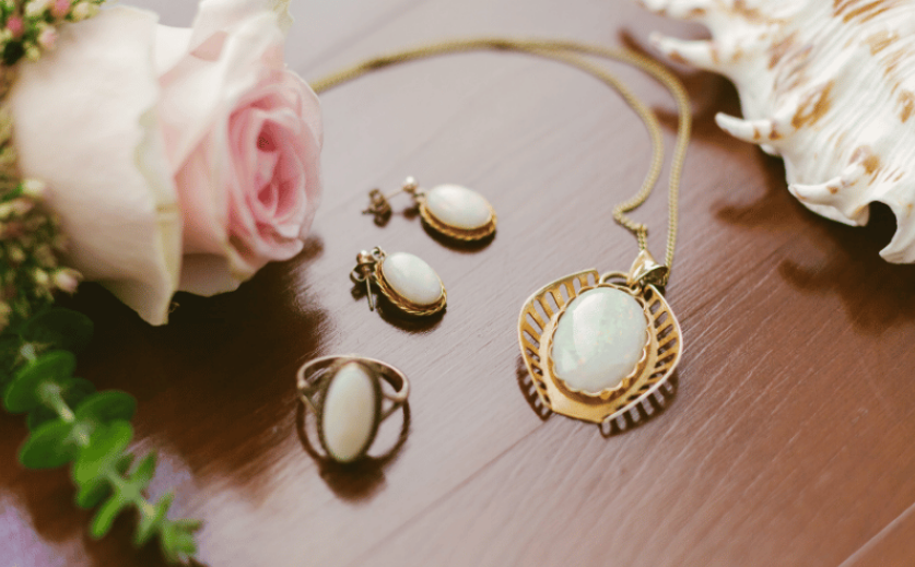 Vintage Ring Identification: A Beginner’s Guide to Antique Jewelry ...